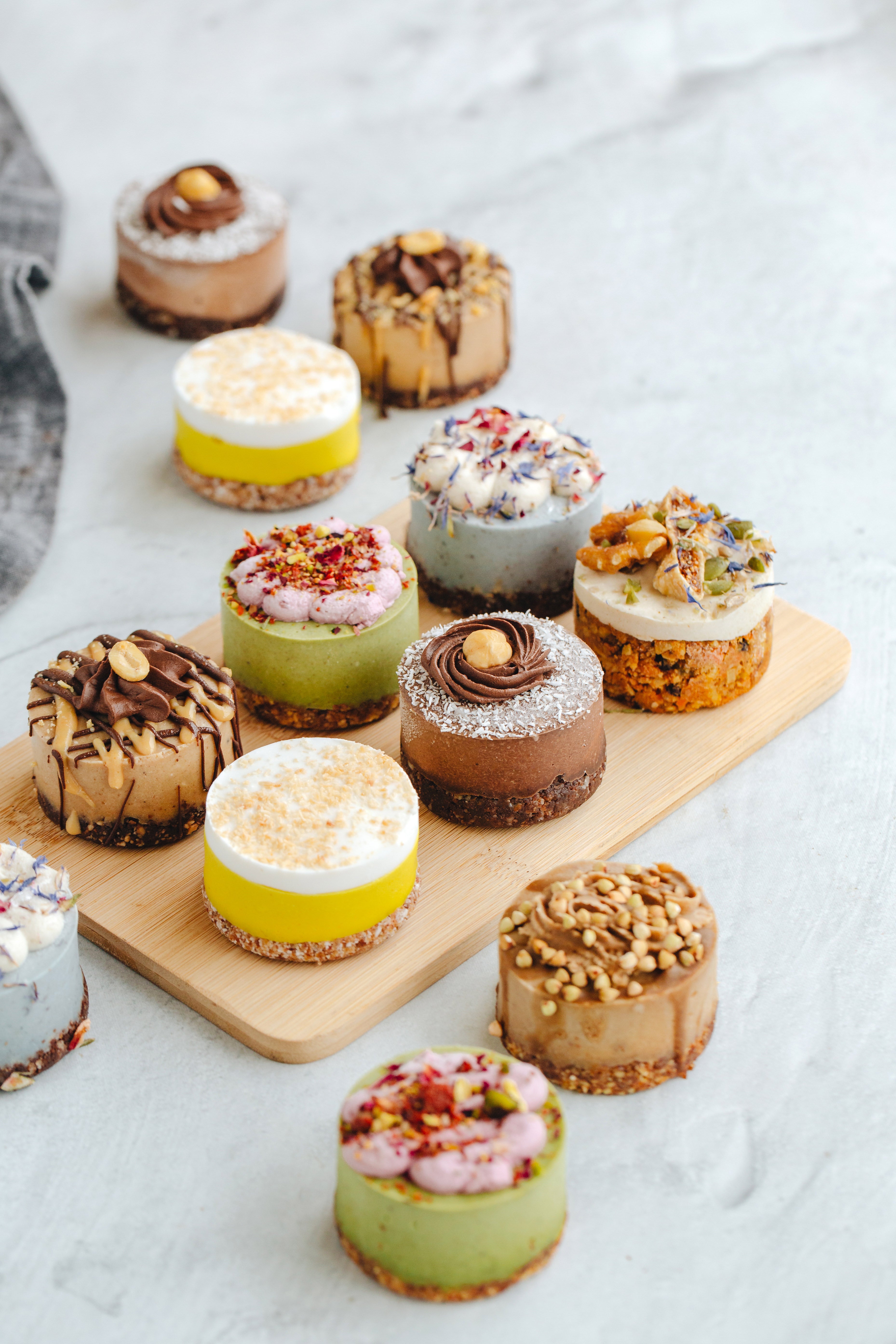 MINI CAKES & SLICES – Crunchbox